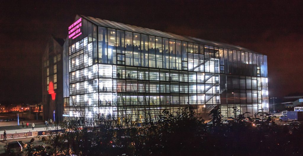 Façade en tole polycarbonat - POLYNIUM